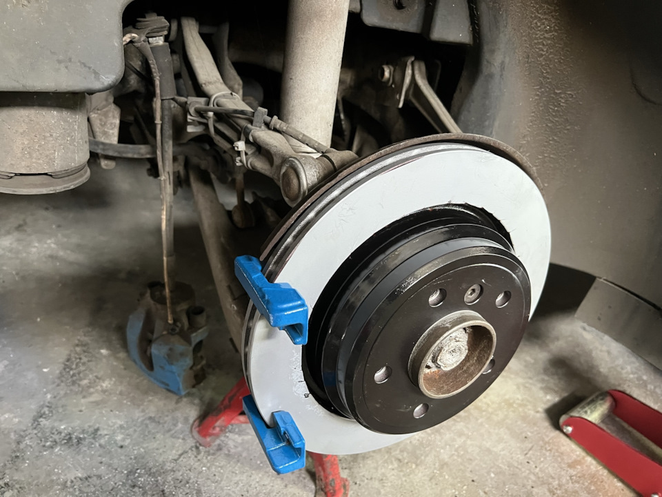 Замена задних тормозов плюс небольшой апгрейд — BMW 5 series (E39), 2,5 ...