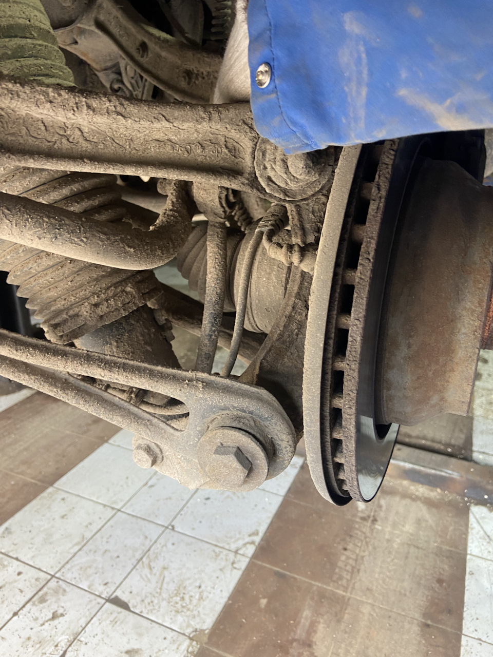 Замена салентблоков и ступица в сборе — Volkswagen Touareg (1G), 2,5 л ...