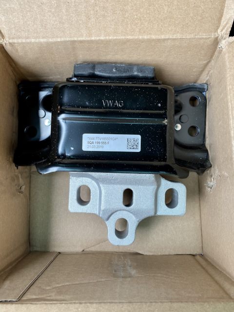 5QA199555F Подушка (опора) КПП VAG | Запчасти на DRIVE2