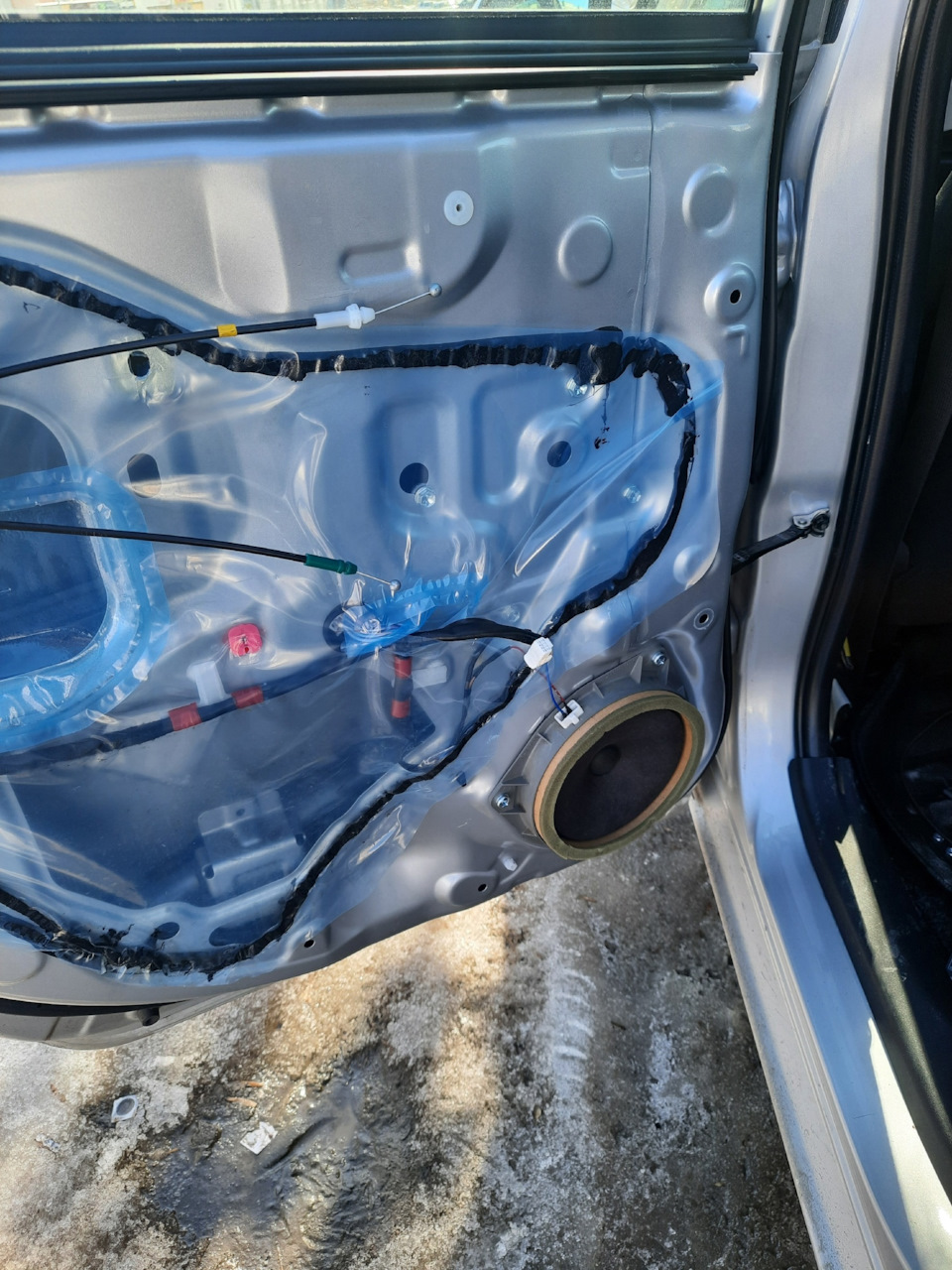 Динамики в задние двери — Toyota Corolla Fielder Hybrid, 1,5 л, 2016 ...