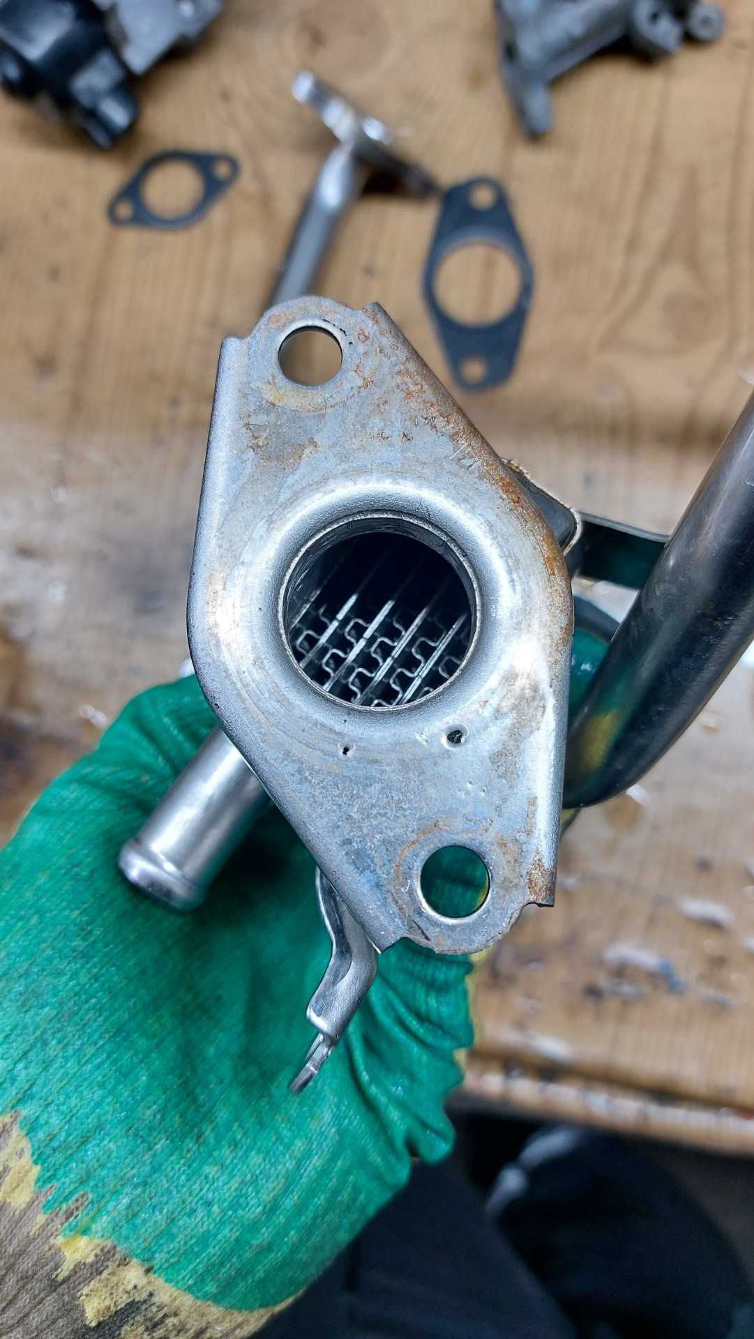 Чистка ЕГР — Toyota Prius (30), 1,8 л, 2010 года | своими руками | DRIVE2