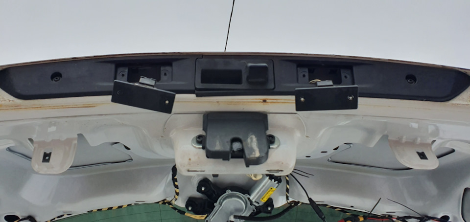 Замена накладки плафона освещения номера — Volkswagen Tiguan (1G), 2 л ...