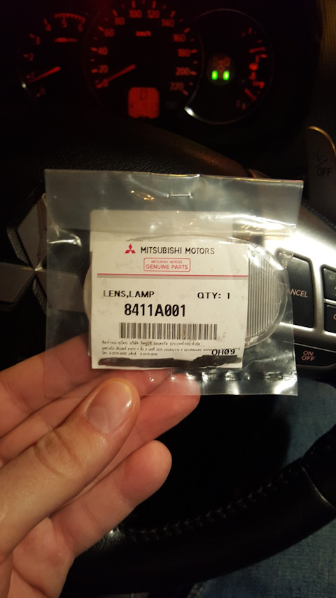 8411A001 Рассеиватель лампы передней двери Mitsubishi | Запчасти на DRIVE2