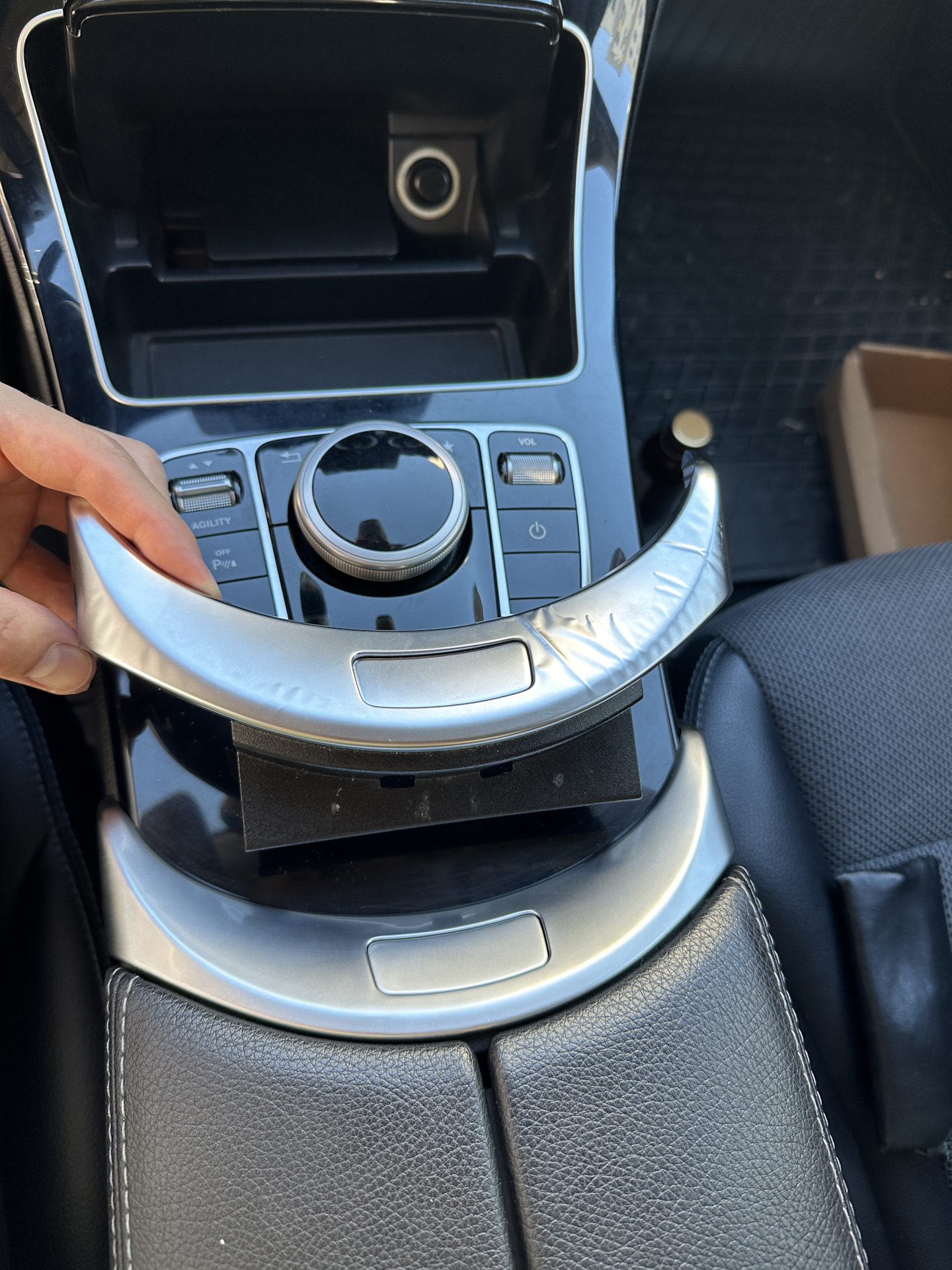 Замена кнопки подлокотника A2056803407 — Mercedes-Benz C-Class (W205 ...