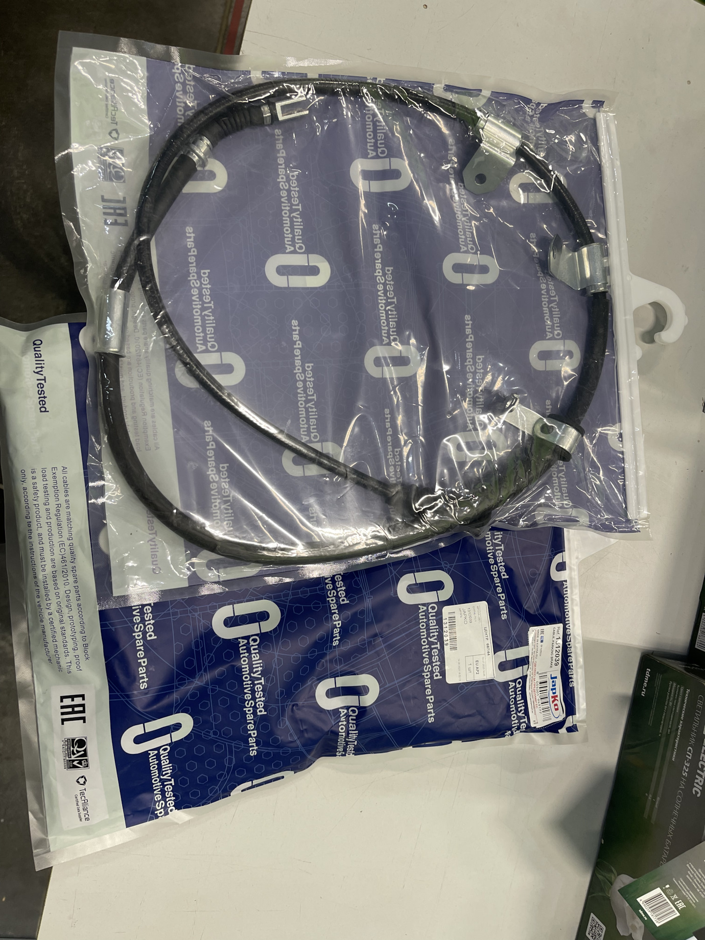 Замена тросов ручника. Топливные фильтра. Пыльник трипоида — Toyota MR ...