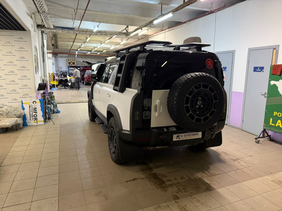 Установка зеркала заднего вида ClearSight — Land Rover Defender (L663 ...