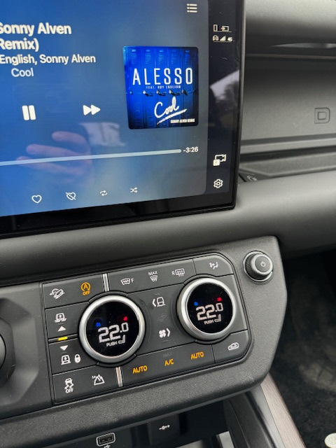 Замена монитора PIVI на большего размера — Land Rover Defender (L663 ...