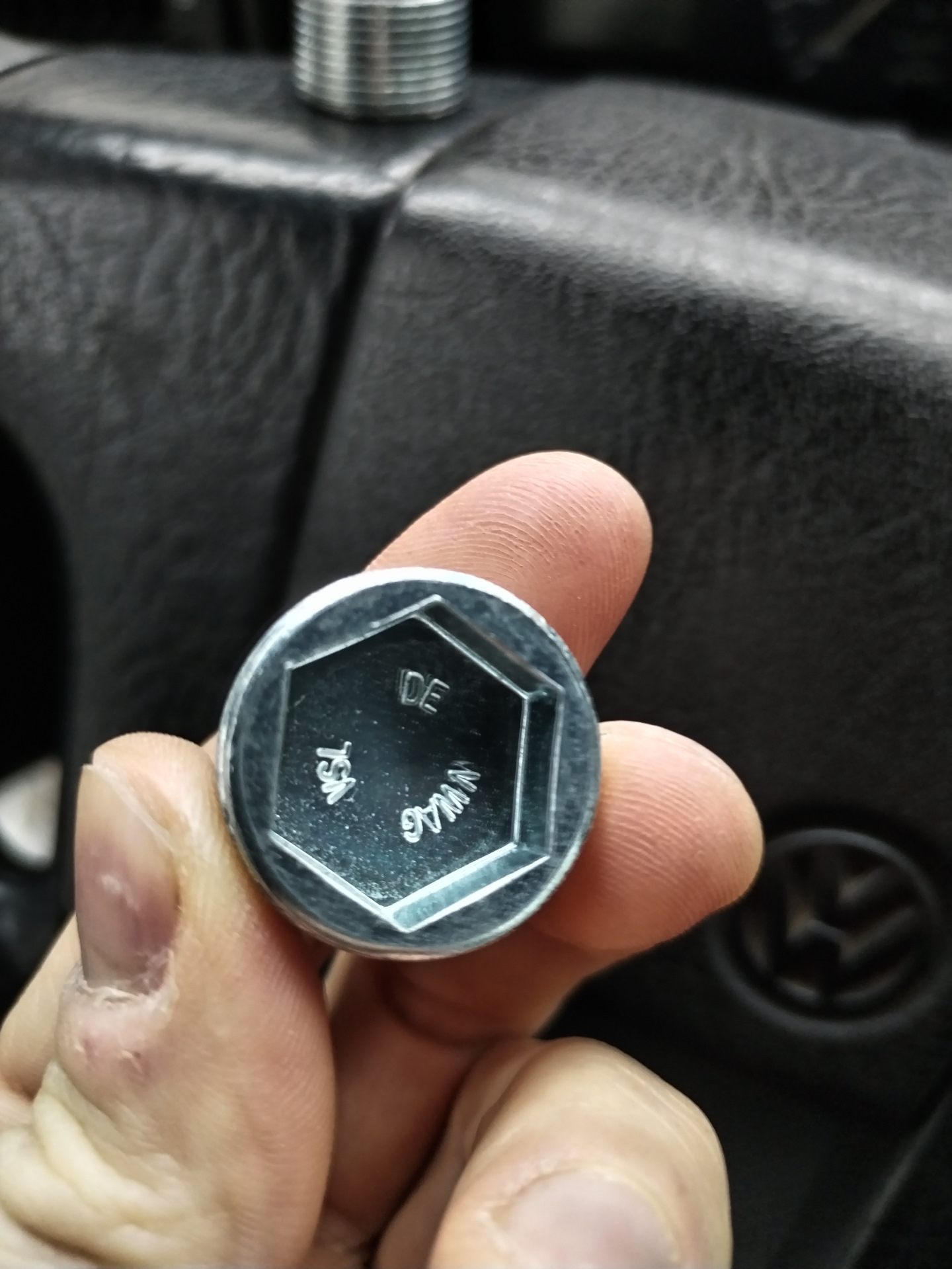 Замена масла МКПП — Volkswagen Passat B3, 1,8 л, 1990 года | расходники ...