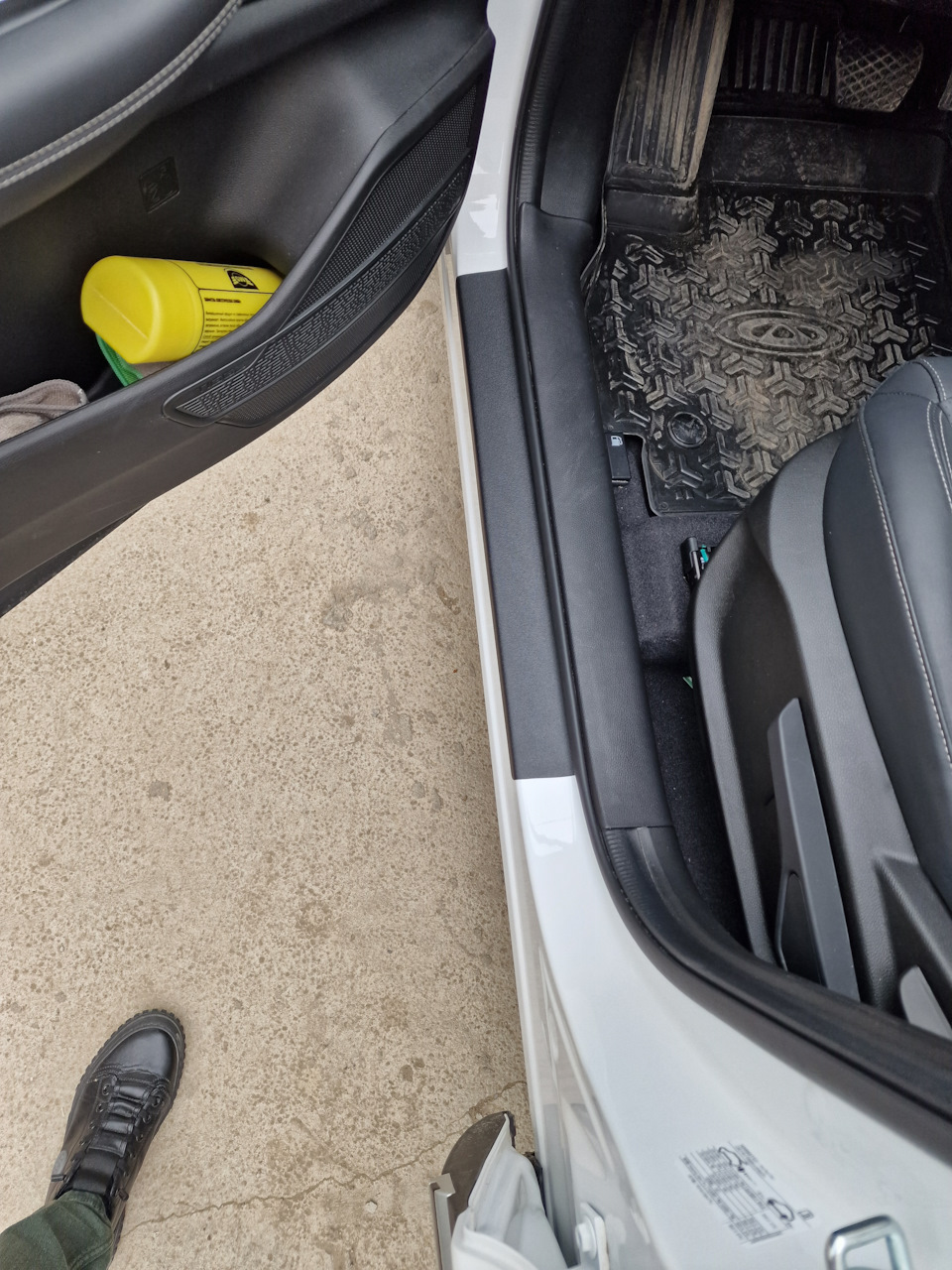Установка накладок на пороги — Chery Tiggo 4 Pro, 1,5 л, 2023 года ...