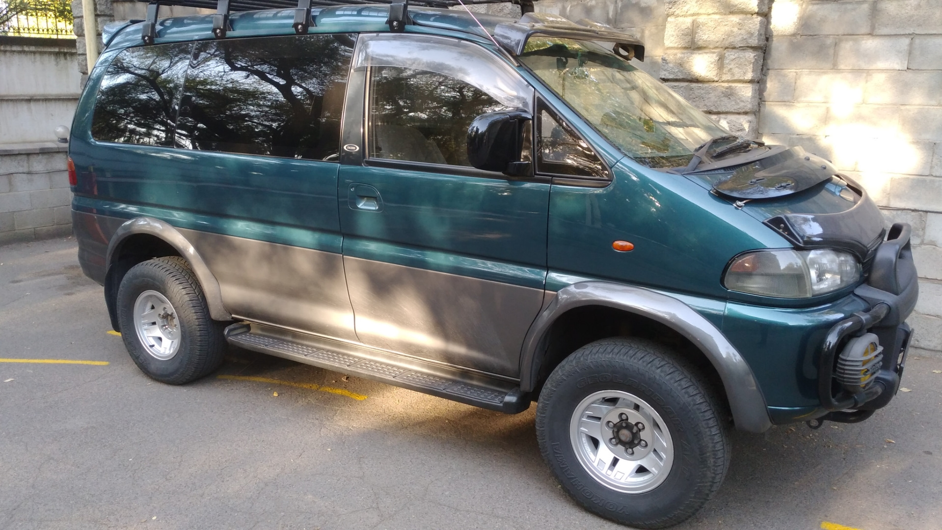 Подножки вместо родных — Mitsubishi Delica (L400), 2,8 л, 1994 года | тюнинг | DRIVE2