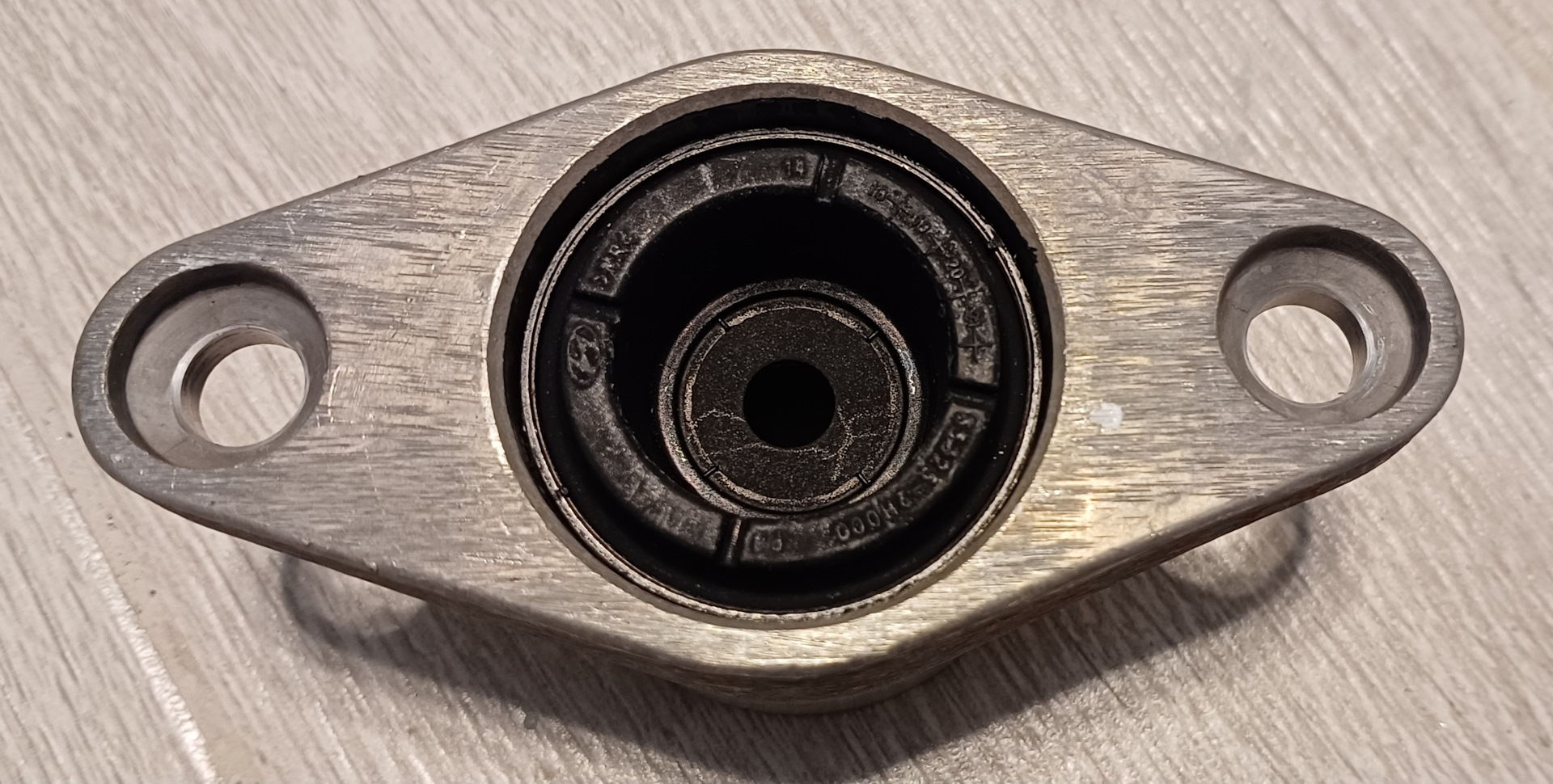 Опоры заднего аммортизатора Hyundai\Kia 55330-2H000 — KIA Ceed (1G), 1 ...