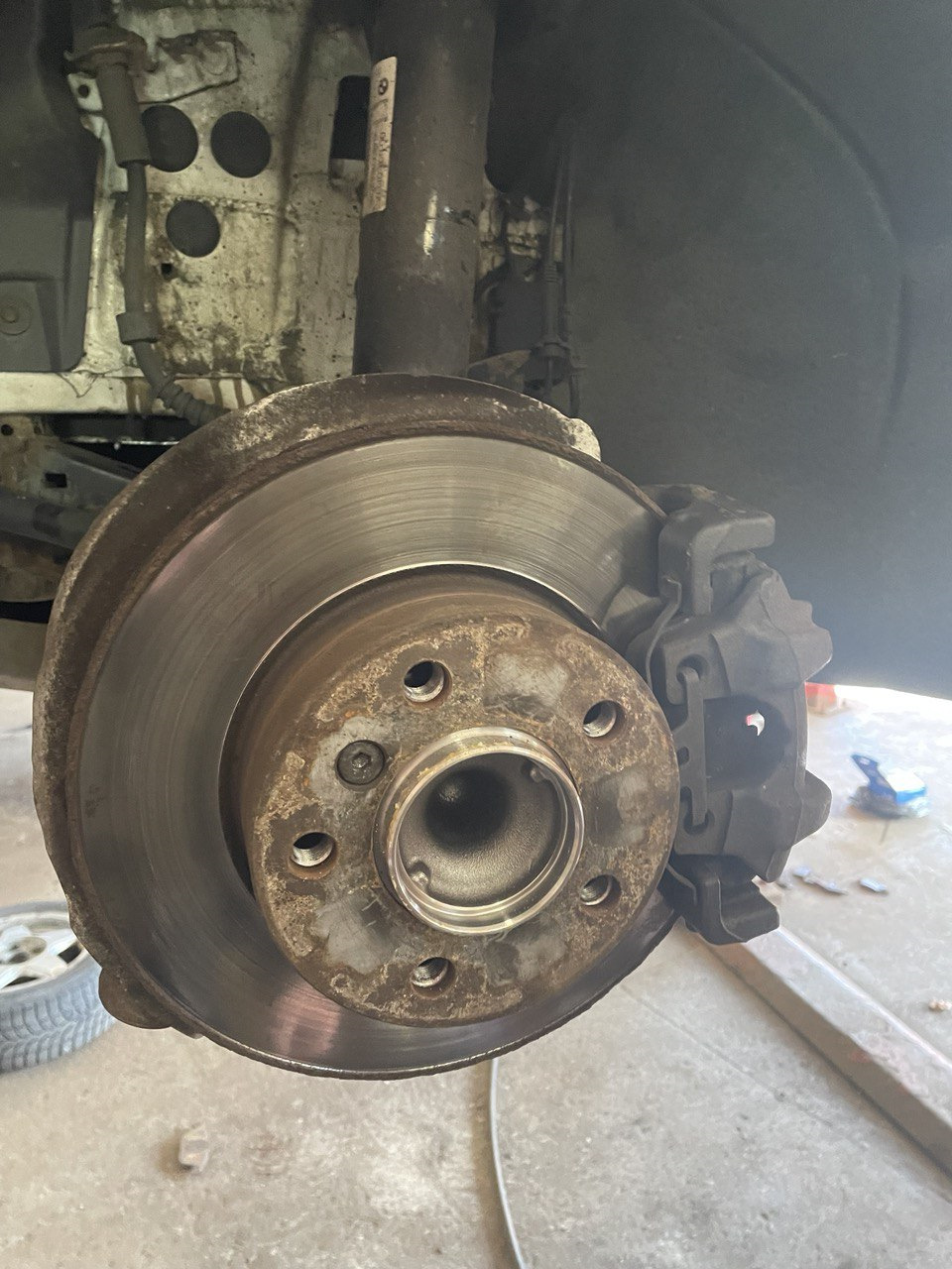 Первые траты (тормоза, передняя ступица) — BMW 1 series (F20), 1,6 л ...