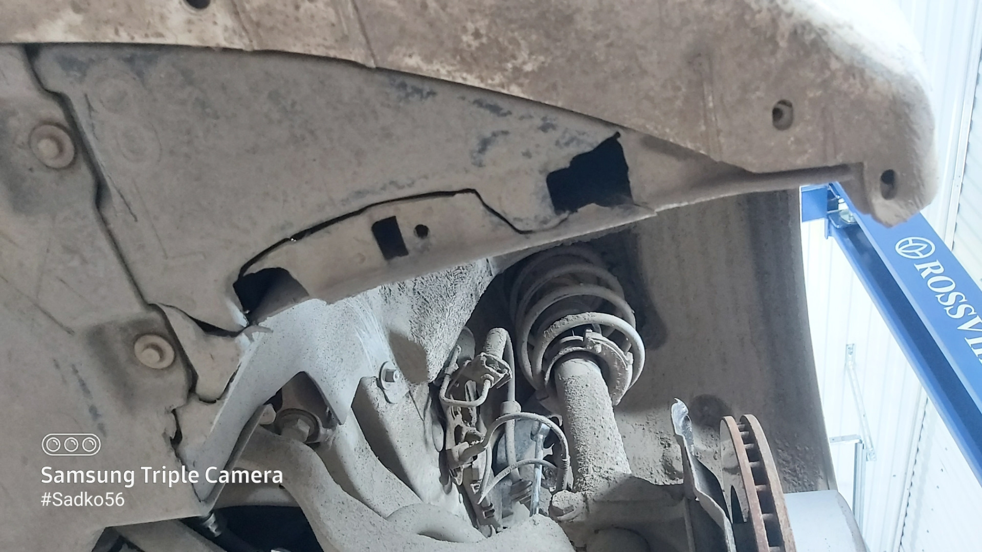 20. Замена передних подкрылок и брызговиков — BMW 1 series (E81/E87), 1 ...