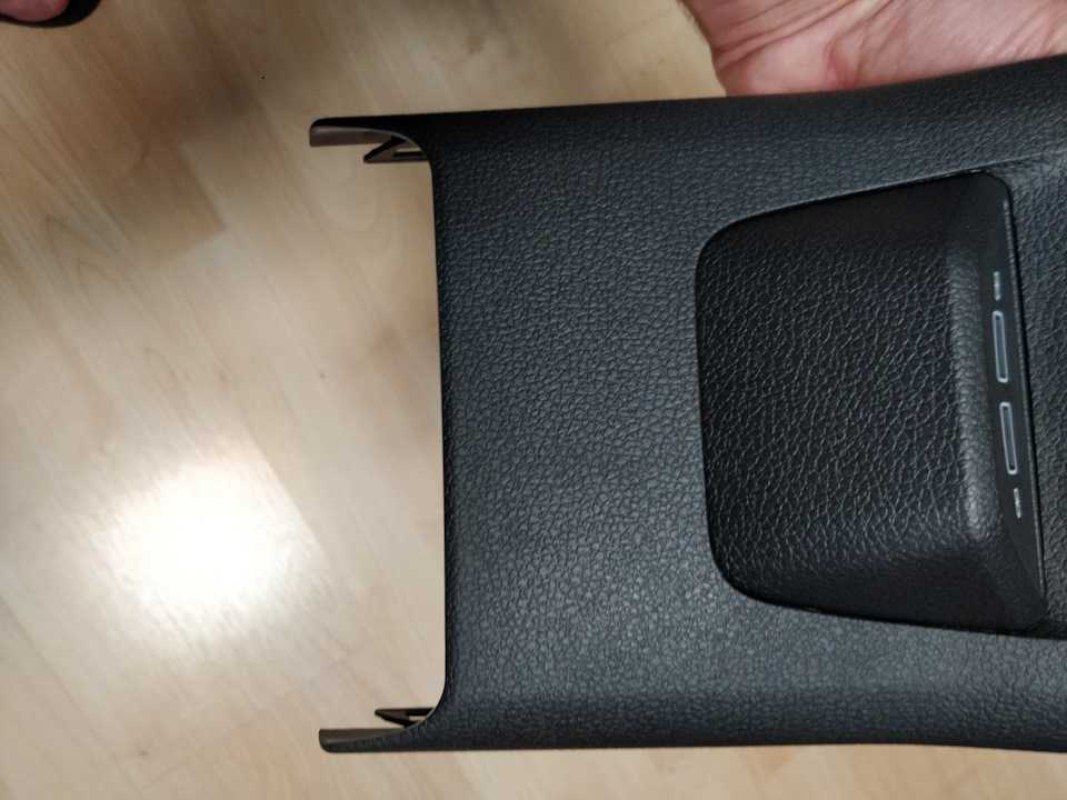 Double USB charging ports for the passengers at the rear — Volkswagen ...