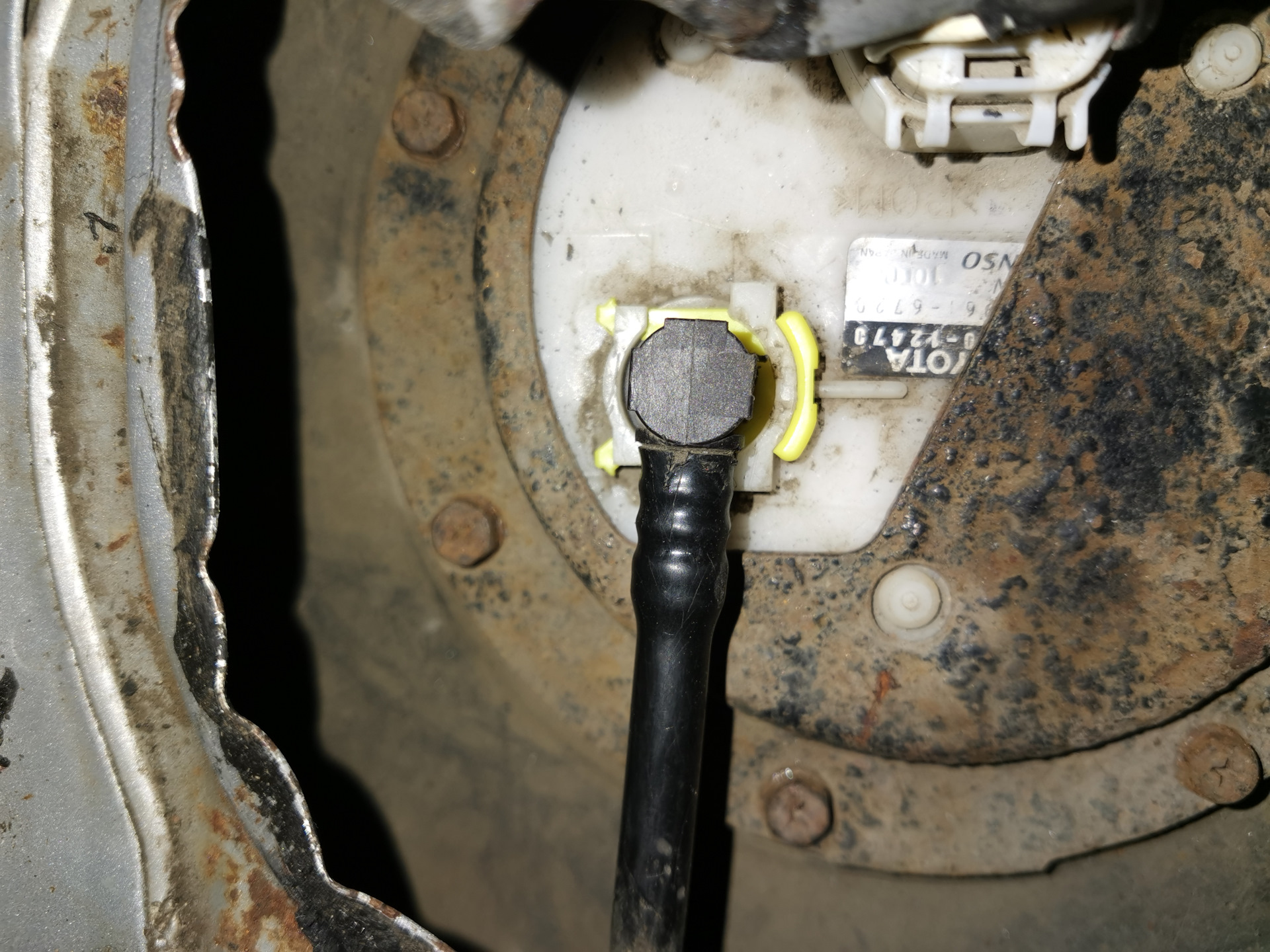 Течь бензина из бензобака и устранение — Toyota Corolla RunX, 1,5 л ...