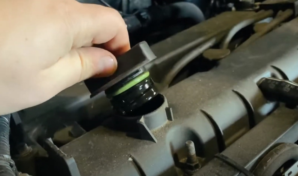 Замена масла в двигателе Форд Фокус 3. 1.6л., 125л.с. Ford Focus 3 ...