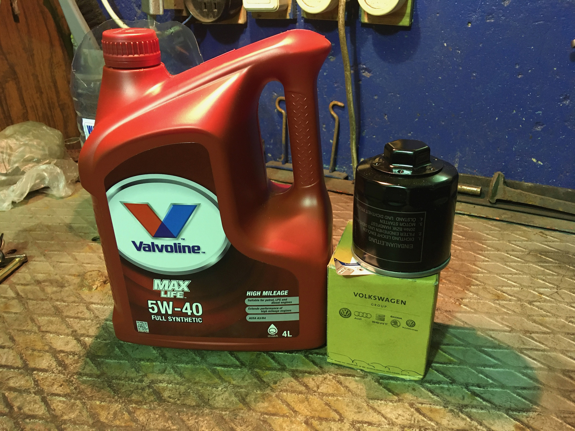 Масло VALVOLINE MAXLIFE SAE 5W-40 — Audi A2, 1,4 л, 2000 года ...