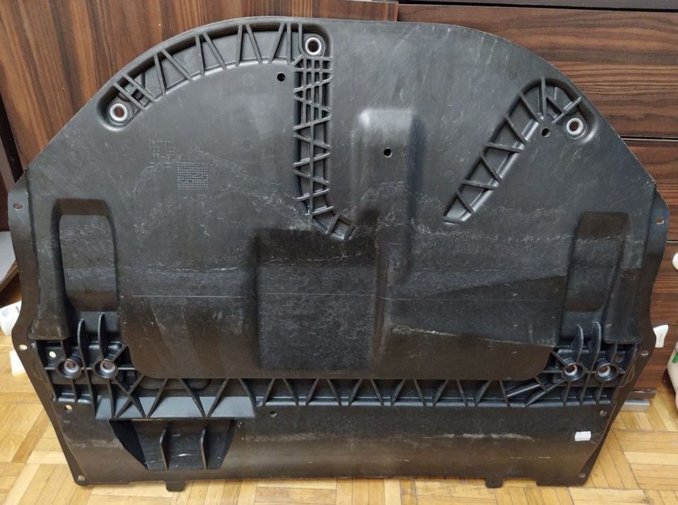 оригинальная защита двигателя VW (6C0825901A) — Volkswagen Polo Sedan ...