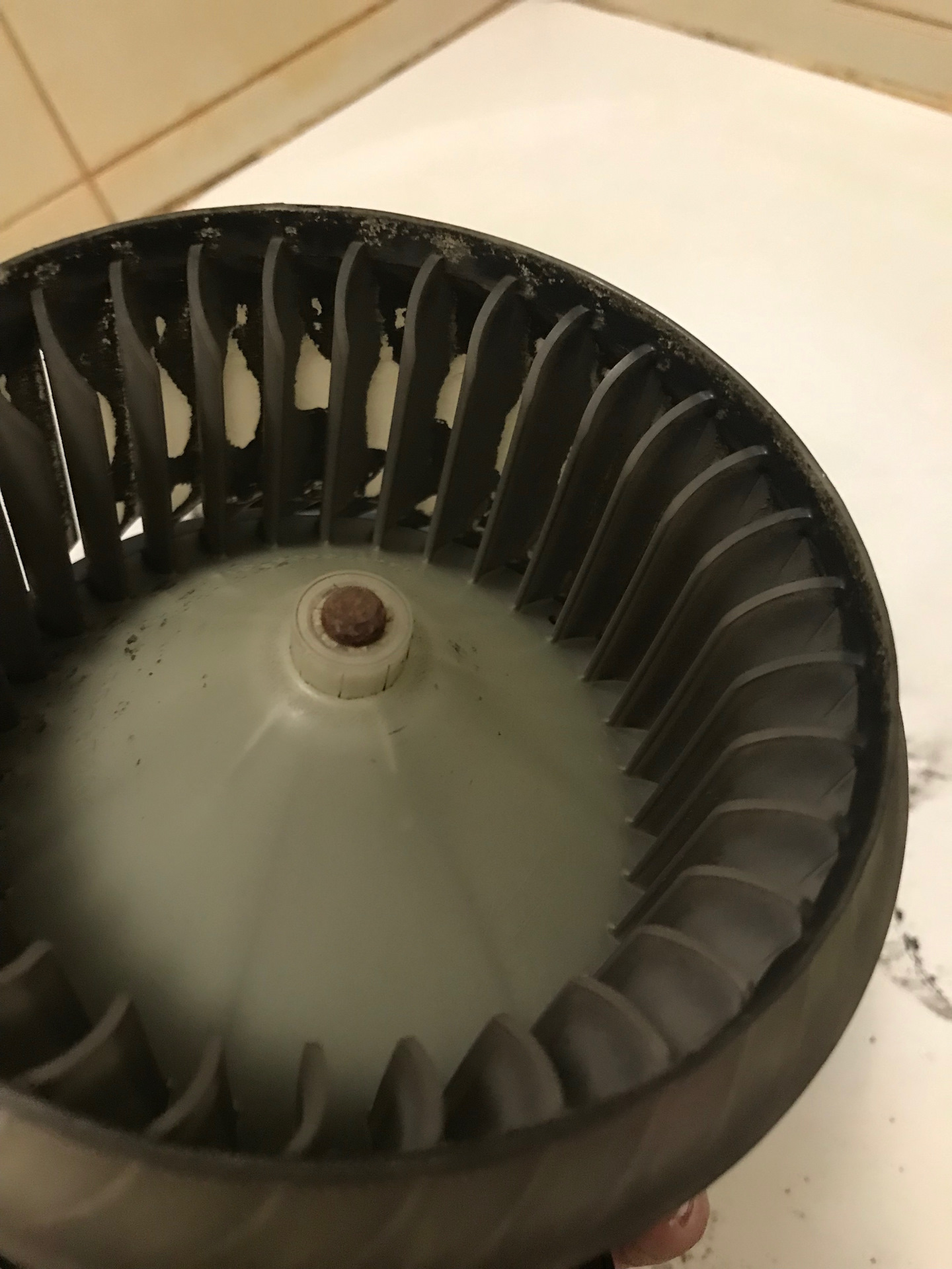 Чистка вентилятора печки + доп фильтр — Audi A6 (C7), 2 л, 2011 года ...