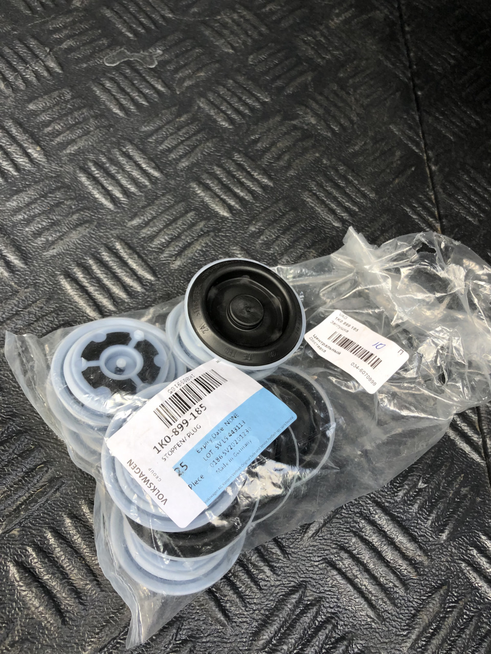 1K0899185 Заглушка VAG | Запчасти на DRIVE2