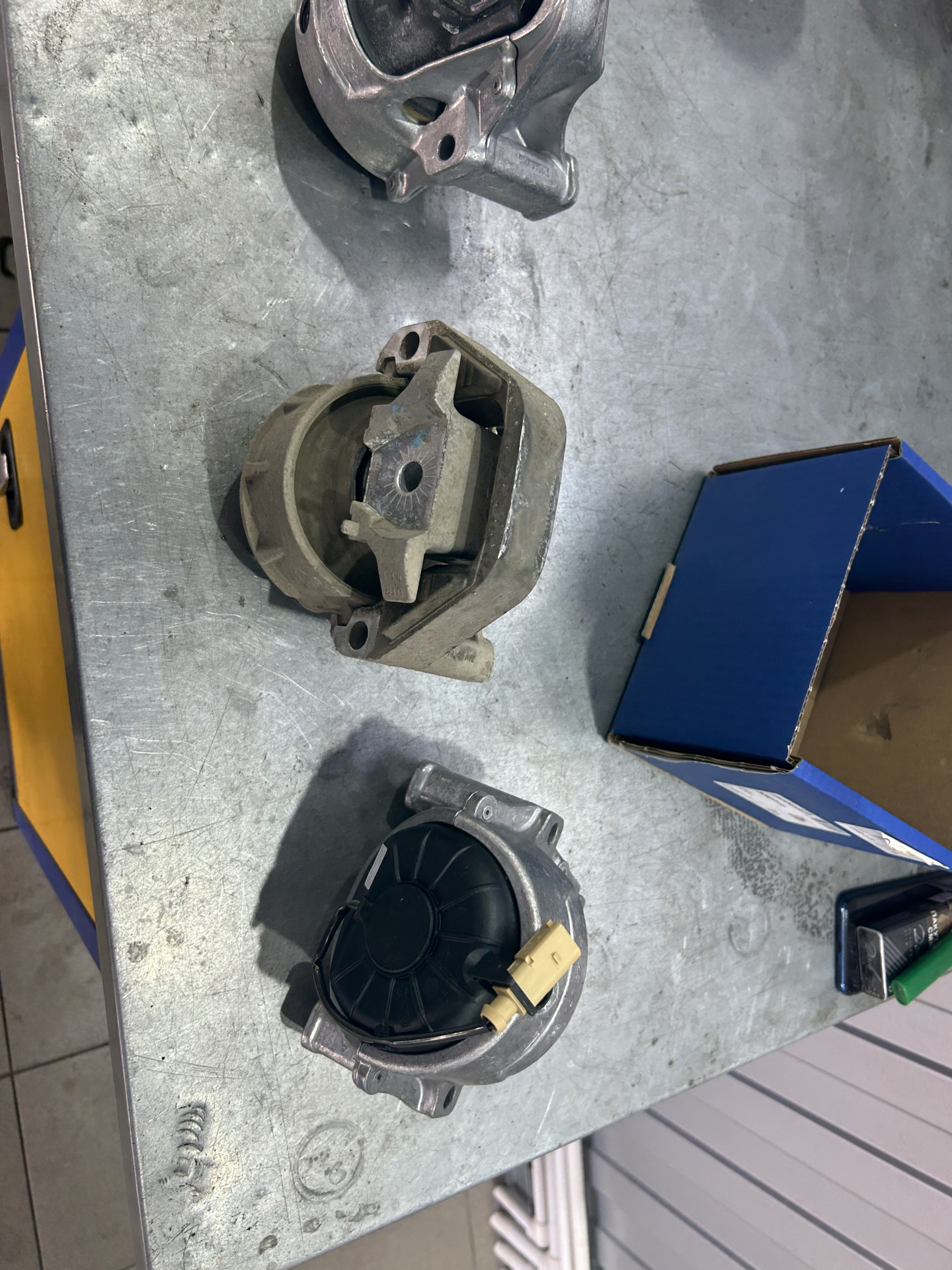 Борьба с вибрацией (замена опор двигателя) — Audi A6 (C7), 2 л, 2016 ...