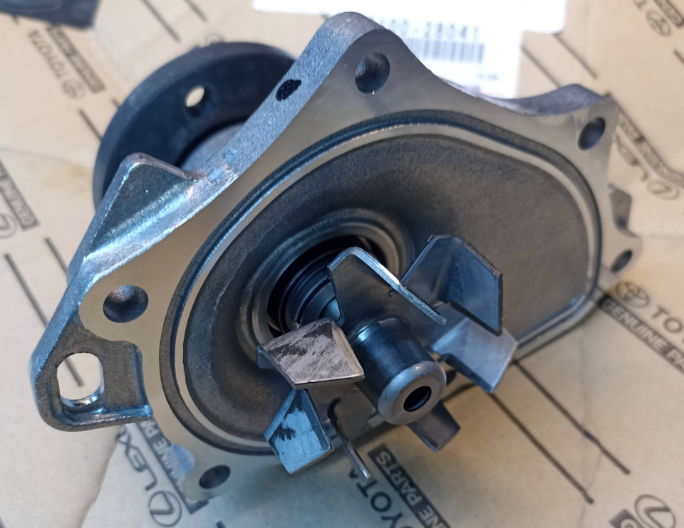 Замена правой гелевой опоры двигателя и натяжителя ремня, ременя, помпы ...