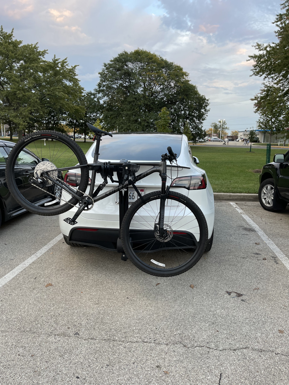Tow hitch and Bike rack — Tesla Model Y, 2021 года | аксессуары | DRIVE2