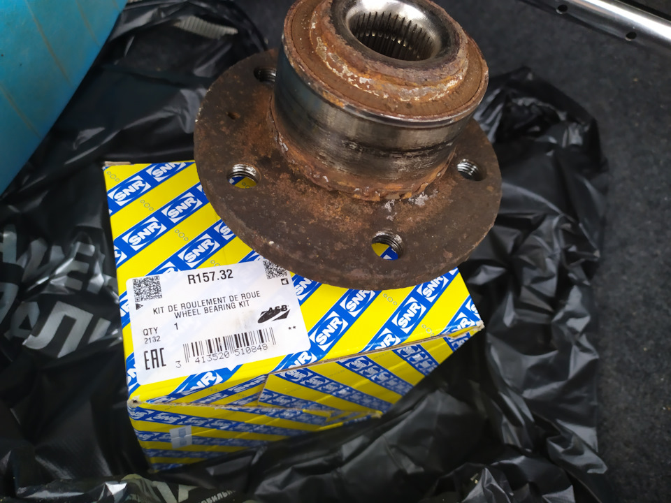 Замена передней ступицы с подшипником, замена заднего поводка со щеткой ...