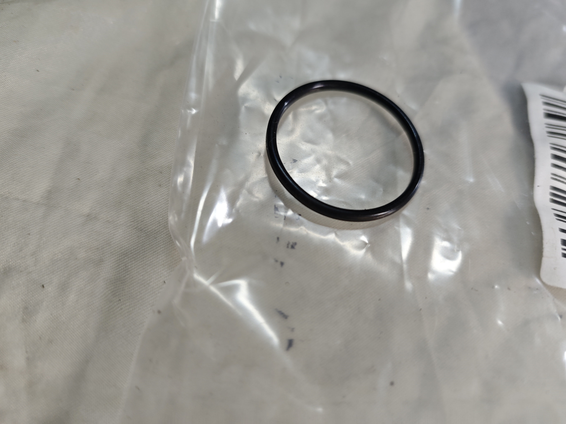 294. Замена прокладки заглушки привода спидометра в РК (Toyota 96711 ...