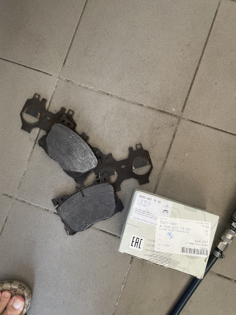 A0004207900 Комплект колодок тормозных 4шт Mercedes | Запчасти на DRIVE2