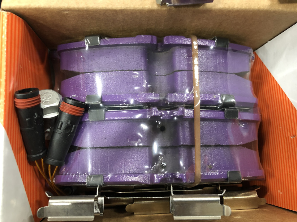 Замена тормозных дисков и колодок (перед) — Mercedes-Benz C-Class ...