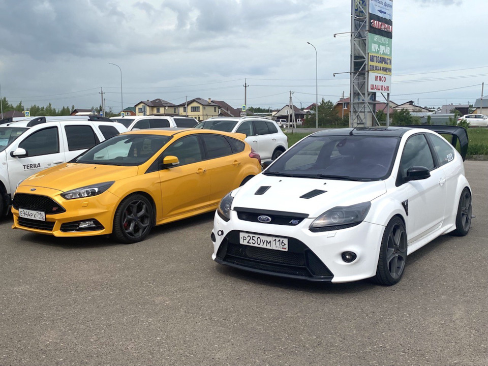 Демпферы багажника — Ford Focus Hatchback II, 2,5 л, 2009 года ...