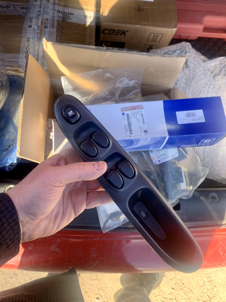 Блок Кнопок Стеклоподъемников под 4 эсп + задние блок кнопок правый ...