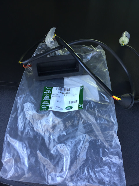 LR079909 ПЕРЕКЛЮЧАТЕЛЬ ДВЕРИ БАГ.ОТД. Jaguar Land Rover | Запчасти на ...