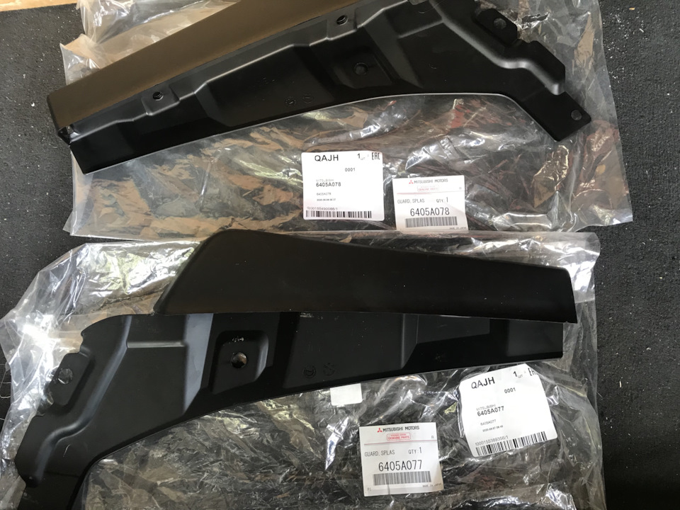 6405A078 Брызговик бампера переднего правый Mitsubishi | Запчасти на DRIVE2