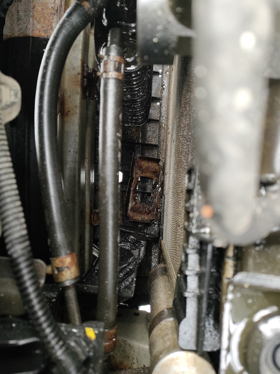 Потек радиатор вариатора — Mitsubishi Outlander (3G), 2,4 л, 2015 года ...