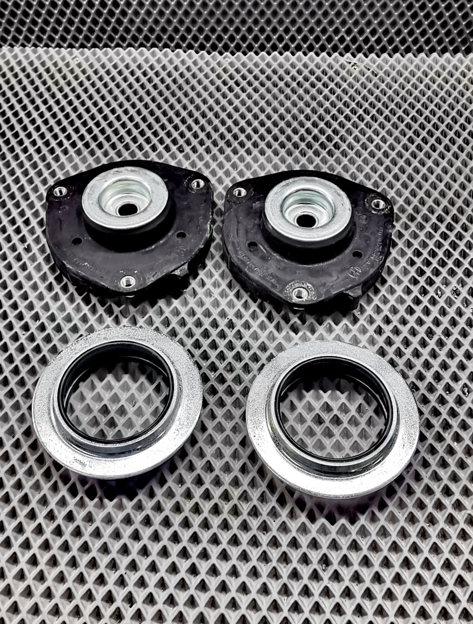 Опоры/опорные подшипники передних амортизаторов VW, SKODA, Audi ...
