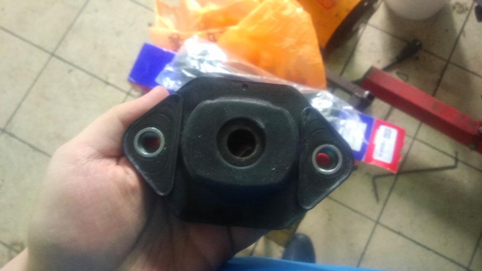 [053] [Ремонт подвески] [Замена задних опор и рычага] — BMW 3 series ...