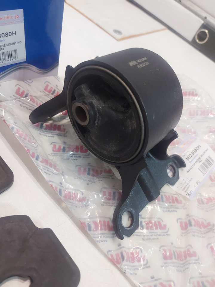 MN101574 Кронштейн крепления трансмиссии Mitsubishi | Запчасти на DRIVE2