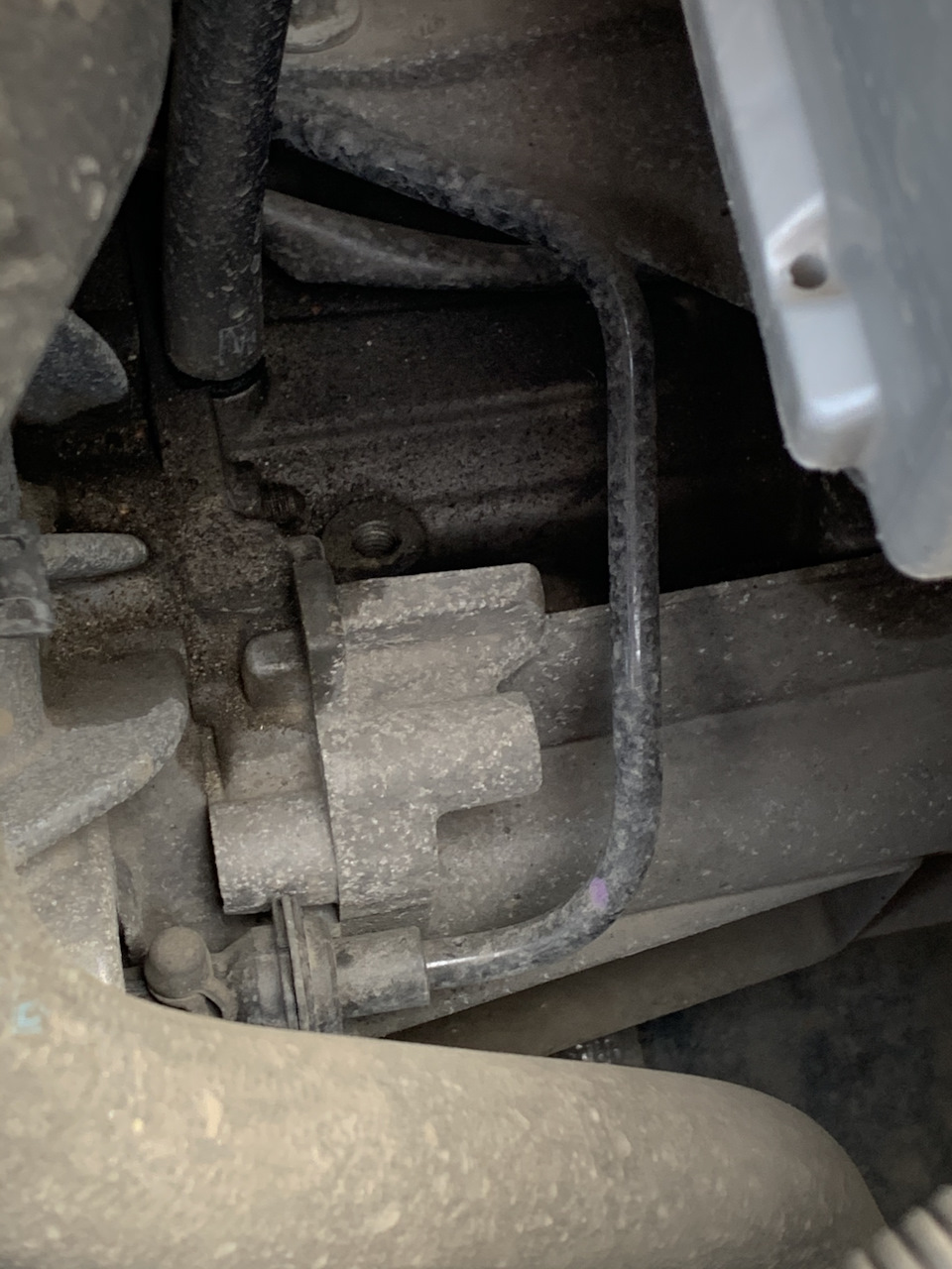 Давит масло из коробки — Nissan Note (1G), 1,4 л, 2010 года | поломка ...
