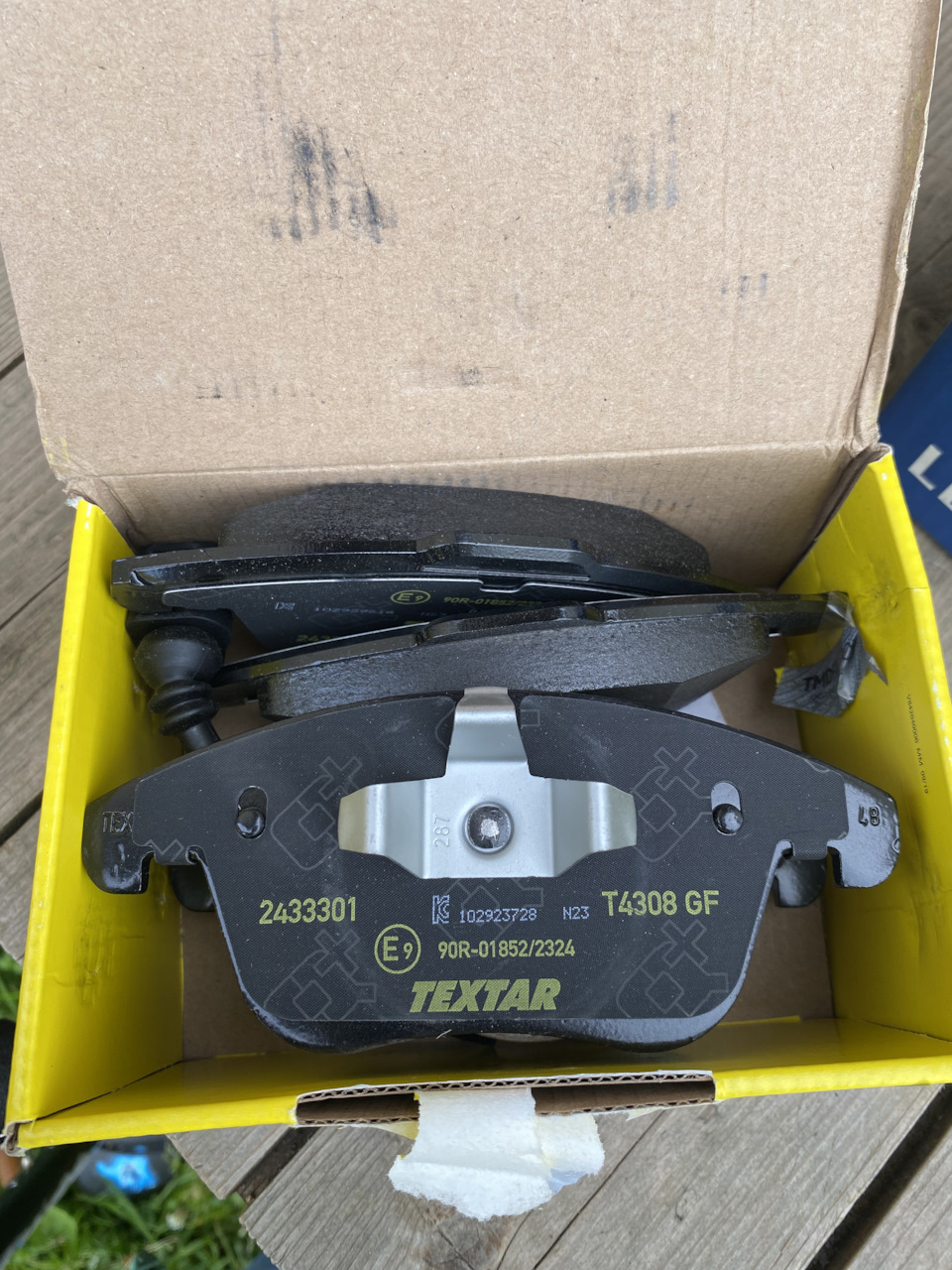 2433301 Комплект тормозных колодок. Передняя ось TEXTAR | Запчасти на DRIVE2