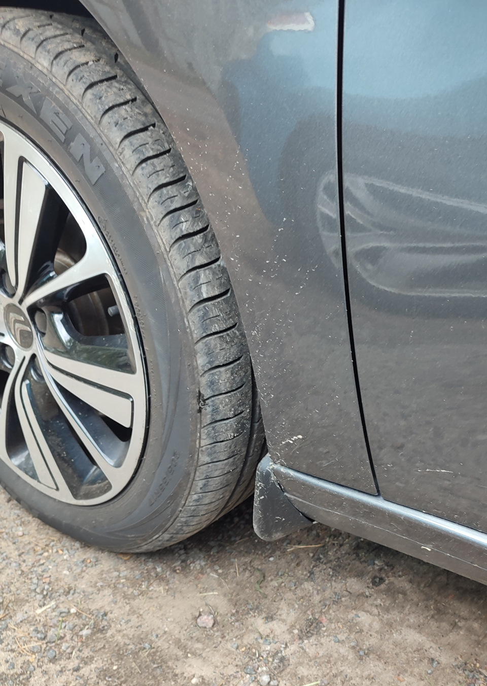 Брызговики и плафон-фонарь в багажник — Citroen Grand C4 Picasso (2G ...