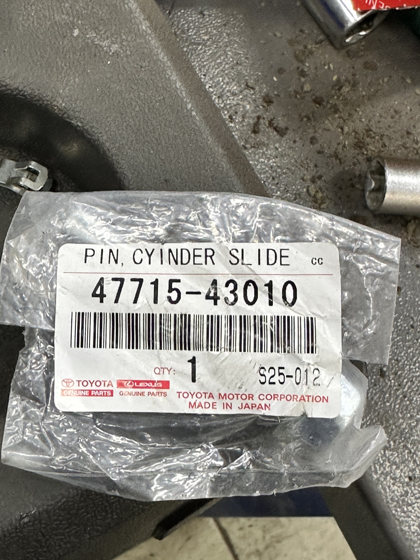 Обслуживание задних тормозов — Toyota Land Cruiser Prado 150-series, 2 ...