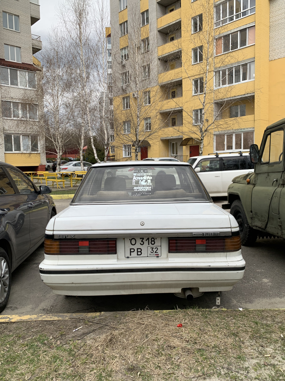 Задний молдинг — Nissan Bluebird (U11), 1,8 л, 1986 года | своими ...