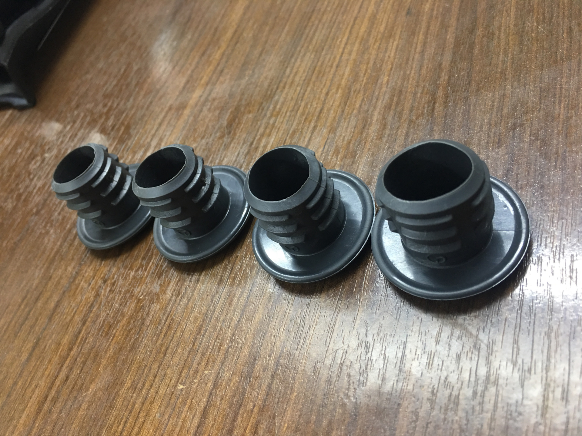 14 Заглушки порога — Mercedes-Benz 190 (W201), 2 л, 1988 года ...