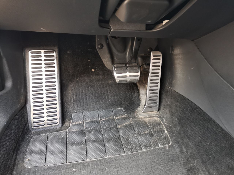 Накладки на педали — Volkswagen Passat B7, 1,8 л, 2012 года ...