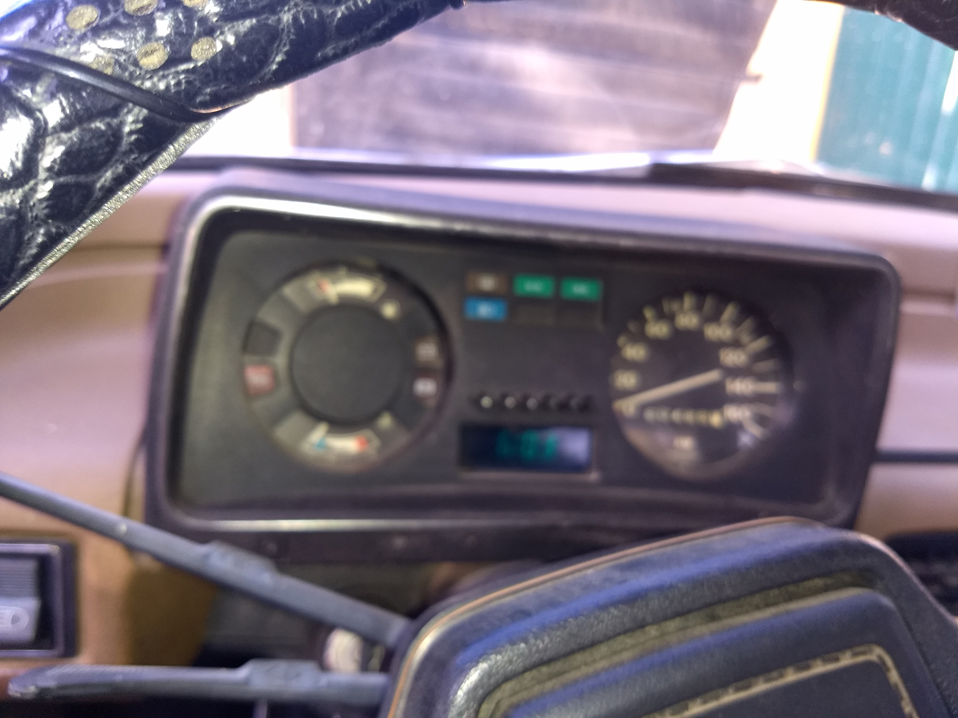 Салон и двигатель автомобиля — Москвич 2140 SL, 1,5 л, 1985 года ...