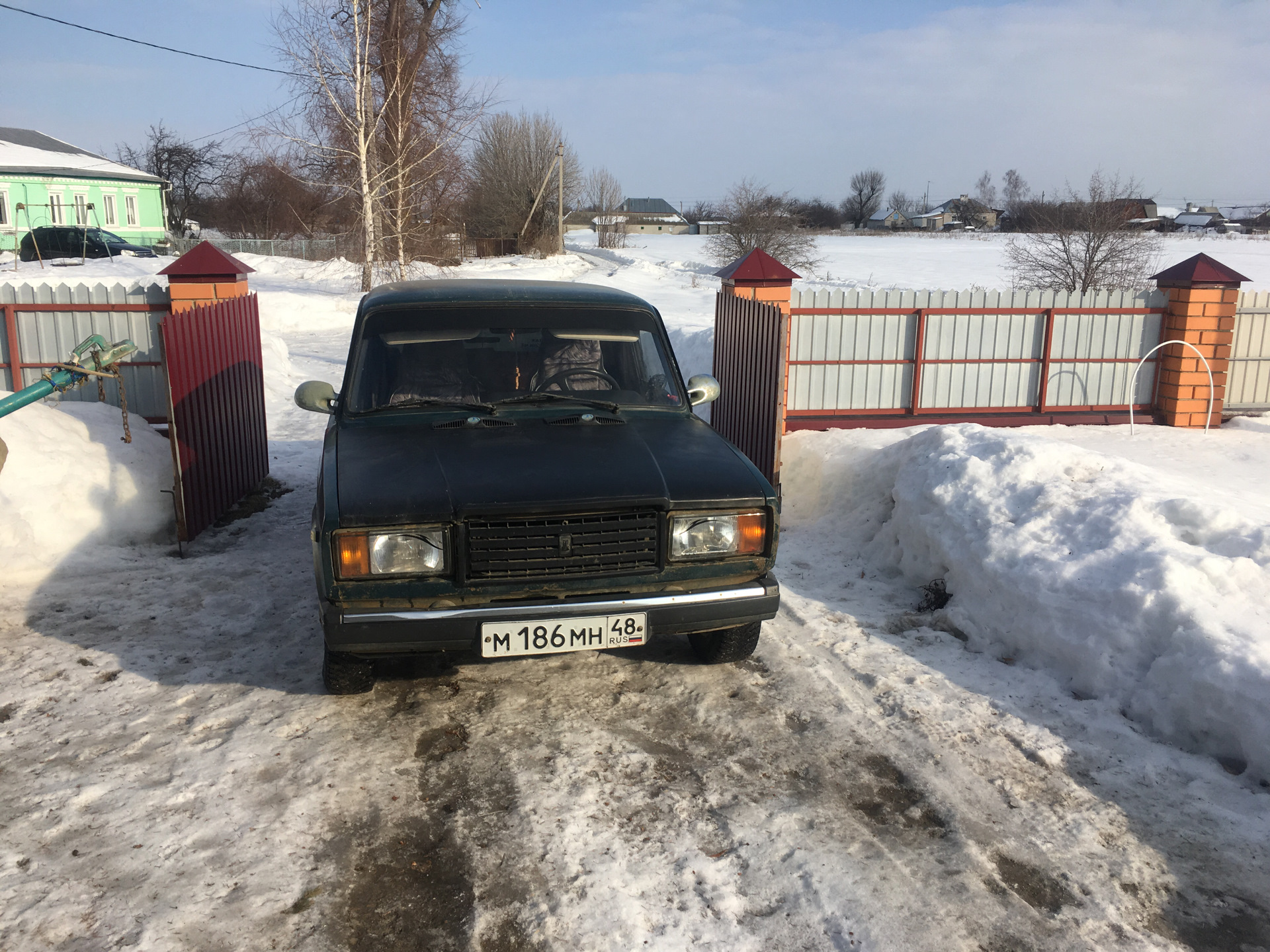 Наклеил полосу на лобовое стекло — Lada 21074, 1,6 л, 2004 года ...