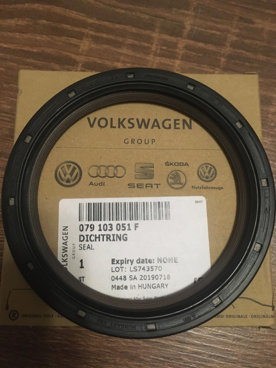 079103051F Сальник коленвала задний / AUDI, VW 2.4-5.2 03~ VAG ...