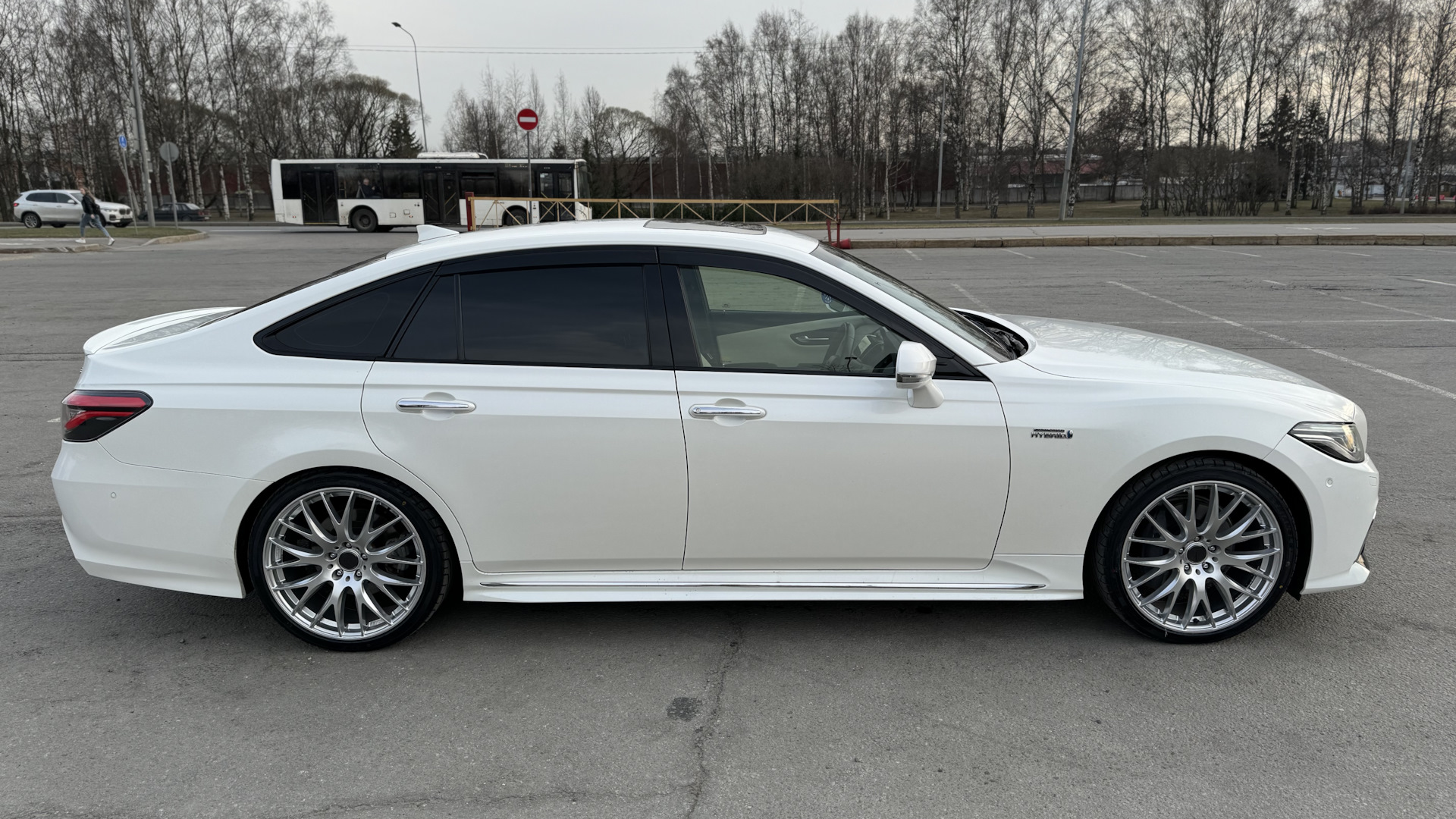 Продажа Toyota Crown (S220) 2018 (гибрид, АКПП) — с историей ...